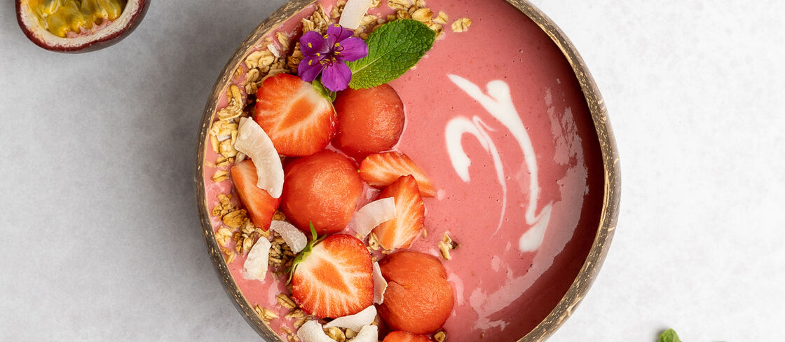 Summer fruit smoothie bowl