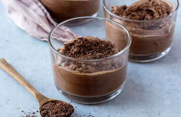 Chocolade mousse met kokosyog en pure chocolade